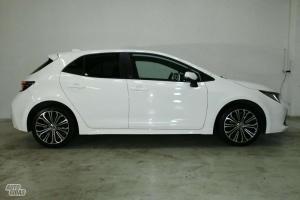 White Toyota Corolla 2022 in Kaunas, with an engine capacity of 1.80 L and mileage of 58 thousand km for 23203 €, photo 5 on AUTOMOTO.COM.LV