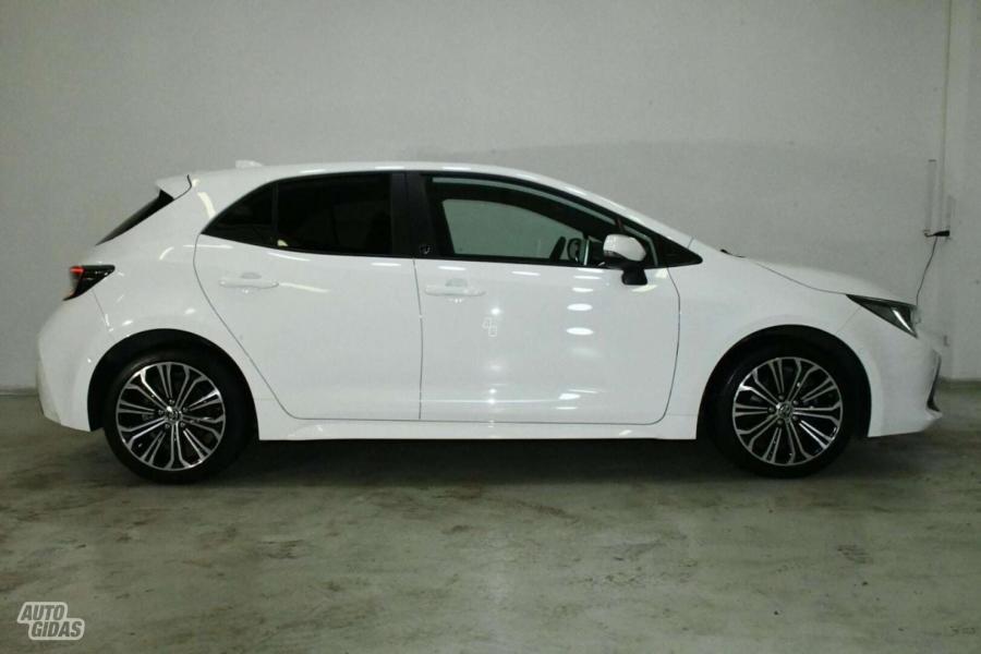 White Toyota Corolla 2022 in Kaunas, with an engine capacity of 1.80 L and mileage of 58 thousand km for 23203 €, photo 5 on AUTOMOTO.COM.LV