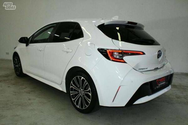 White Toyota Corolla 2022 in Kaunas, with an engine capacity of 1.80 L and mileage of 58 thousand km for 23203 €, photo 8 on AUTOMOTO.COM.LV