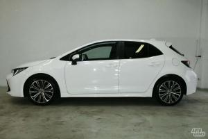White Toyota Corolla 2022 in Kaunas, with an engine capacity of 1.80 L and mileage of 58 thousand km for 23203 €, photo 9 on AUTOMOTO.COM.LV
