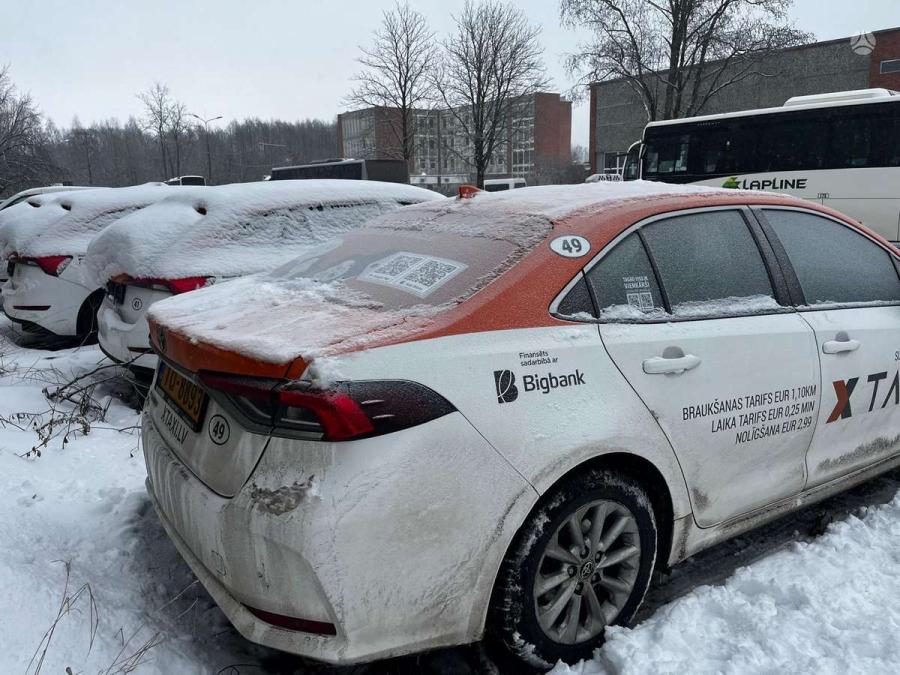White Toyota Corolla 2022 in Riga, with an engine capacity of 1.50 L and mileage of 300 thousand km for 7865 €, photo 1 on AUTOMOTO.COM.LV