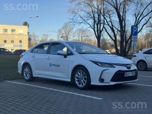 White Toyota Corolla 2022 in Daugavpils, with an engine capacity of 1.50 L and mileage of 57 thousand km for 16500 €, photo 3 on AUTOMOTO.COM.LV