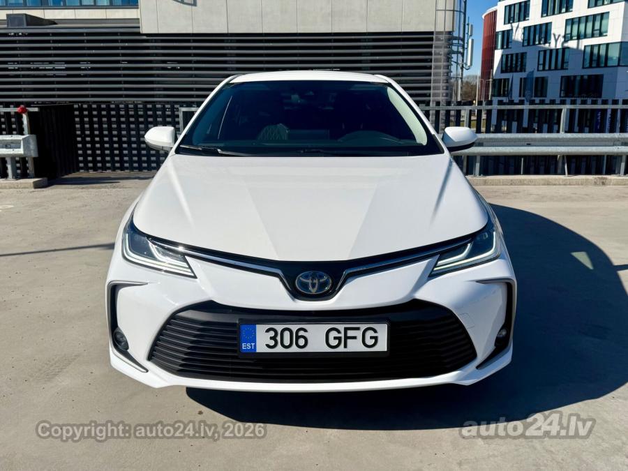 White Toyota Corolla 2022 in Tallinn, with an engine capacity of 1.80 L and mileage of 100 thousand km for 16990 €, photo 4 on AUTOMOTO.COM.LV