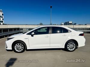 White Toyota Corolla 2022 in Tallinn, with an engine capacity of 1.80 L and mileage of 100 thousand km for 16990 €, photo 7 on AUTOMOTO.COM.LV