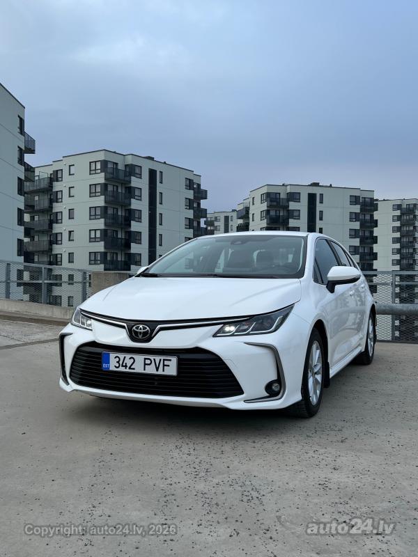 Balts Toyota Corolla 2022 Tallina, ar dzinēja tilpumu 1.50 L un nobraukumu 54 tūkst. km par 16100 €, foto  vietnē AUTOMOTO.COM.LV