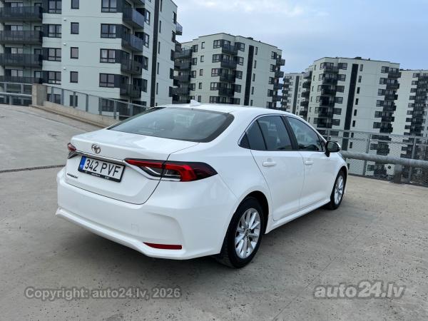 Balts Toyota Corolla 2022 Tallina, ar dzinēja tilpumu 1.50 L un nobraukumu 54 tūkst. km par 16100 €, foto 3 vietnē AUTOMOTO.COM.LV