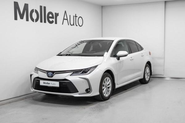 White Toyota Corolla 2022 in Vilnius, with an engine capacity of 1.80 L and mileage of 123 thousand km for 15900 €, photo 1 on AUTOMOTO.COM.LV