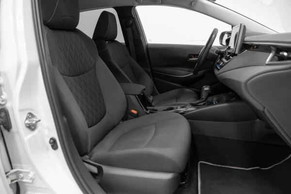 White Toyota Corolla 2022 in Vilnius, with an engine capacity of 1.80 L and mileage of 123 thousand km for 15900 €, photo 7 on AUTOMOTO.COM.LV
