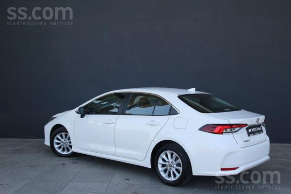 Balts Toyota Corolla 2022 Rīga, ar dzinēja tilpumu 1.50 L un nobraukumu 28 tūkst. km par 17300 €, foto 4 vietnē AUTOMOTO.COM.LV