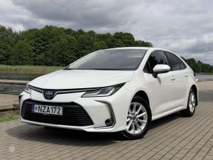 White Toyota Corolla 2022 in Vilnius, with an engine capacity of 1.80 L and mileage of 125 thousand km for 18200 €, photo  on AUTOMOTO.COM.LV