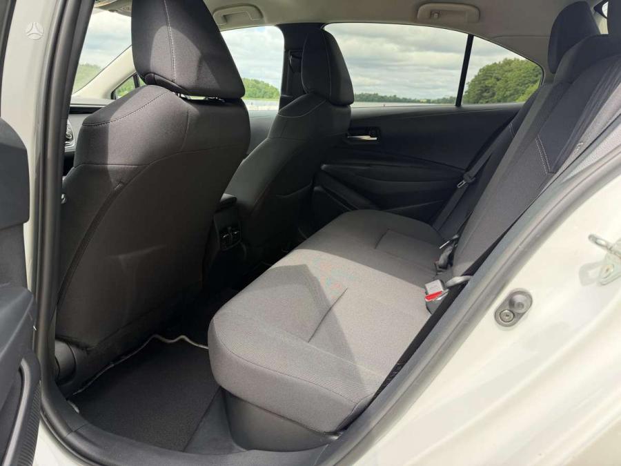 Balts Toyota Corolla 2022 Viļņa, ar dzinēja tilpumu 1.80 L un nobraukumu 125 tūkst. km par 18200 €, foto 15 vietnē AUTOMOTO.COM.LV