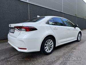 Balts Toyota Corolla 2022 Pērnava, ar dzinēja tilpumu 1.50 L un nobraukumu 75 tūkst. km par 18990 €, foto 4 vietnē AUTOMOTO.COM.LV