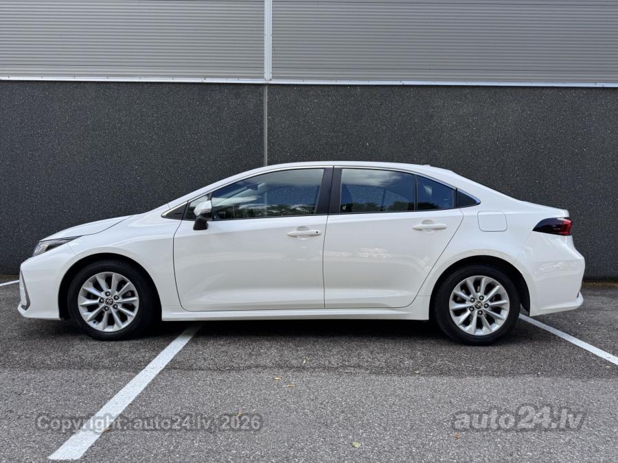 Balts Toyota Corolla 2022 Pērnava, ar dzinēja tilpumu 1.50 L un nobraukumu 75 tūkst. km par 18990 €, foto 6 vietnē AUTOMOTO.COM.LV