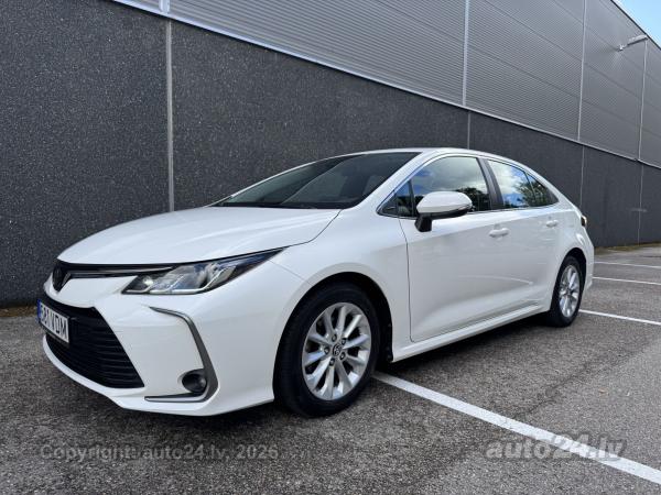White Toyota Corolla 2022 in Parnu, with an engine capacity of 1.50 L and mileage of 75 thousand km for 18990 €, photo 6 on AUTOMOTO.COM.LV
