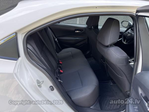 White Toyota Corolla 2022 in Parnu, with an engine capacity of 1.50 L and mileage of 75 thousand km for 18990 €, photo 8 on AUTOMOTO.COM.LV