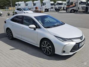 Balts Toyota Corolla 2024 Kauņa, ar dzinēja tilpumu 1.80 L un nobraukumu 98 tūkst. km par 25800 €, foto  vietnē AUTOMOTO.COM.LV