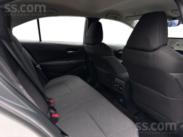 White Toyota Corolla 2024 in Riga, with an engine capacity of 1.80 L and mileage of 20 thousand km for 23590 €, photo 8 on AUTOMOTO.COM.LV