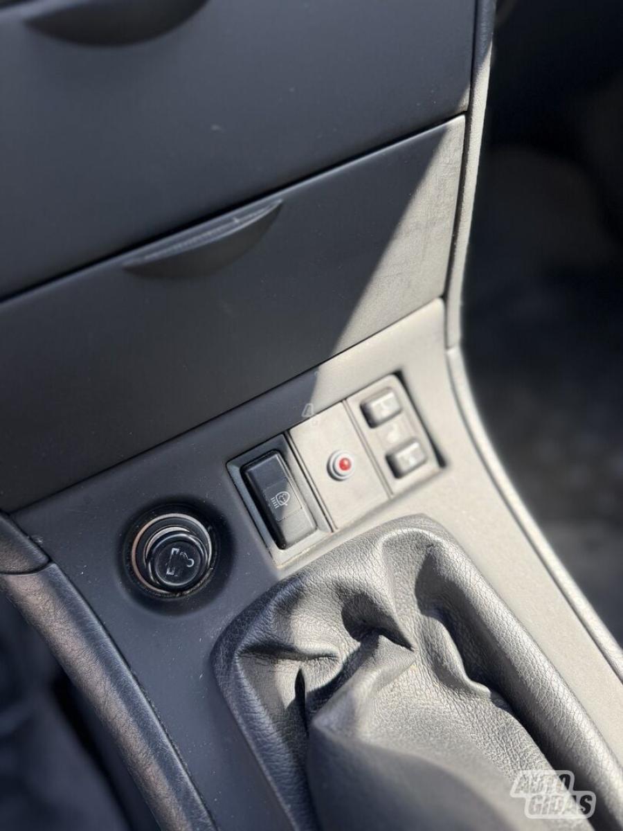 Balts Toyota Corolla 2006 Kauņa, ar dzinēja tilpumu 1.60 L un nobraukumu 275 tūkst. km par 2200 €, foto 21 vietnē AUTOMOTO.COM.LV