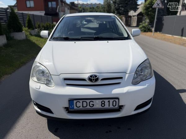 White Toyota Corolla 2006 in Kaunas, with an engine capacity of 1.60 L and mileage of 275 thousand km for 2200 €, photo 3 on AUTOMOTO.COM.LV