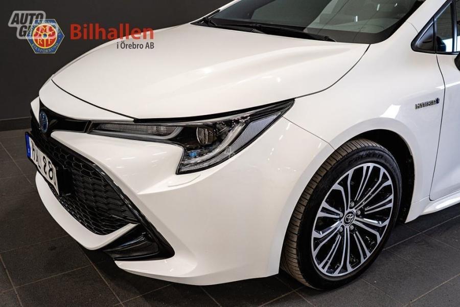 White Toyota Corolla 2019 in Kaunas, with an engine capacity of 0.00 L and mileage of 52 thousand km for 23418 €, photo 3 on AUTOMOTO.COM.LV
