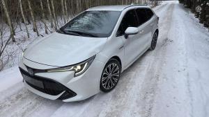 White Toyota Corolla 2019 in Panevezys, with an engine capacity of 1.80 L and mileage of 146 thousand km for 14900 €, photo  on AUTOMOTO.COM.LV