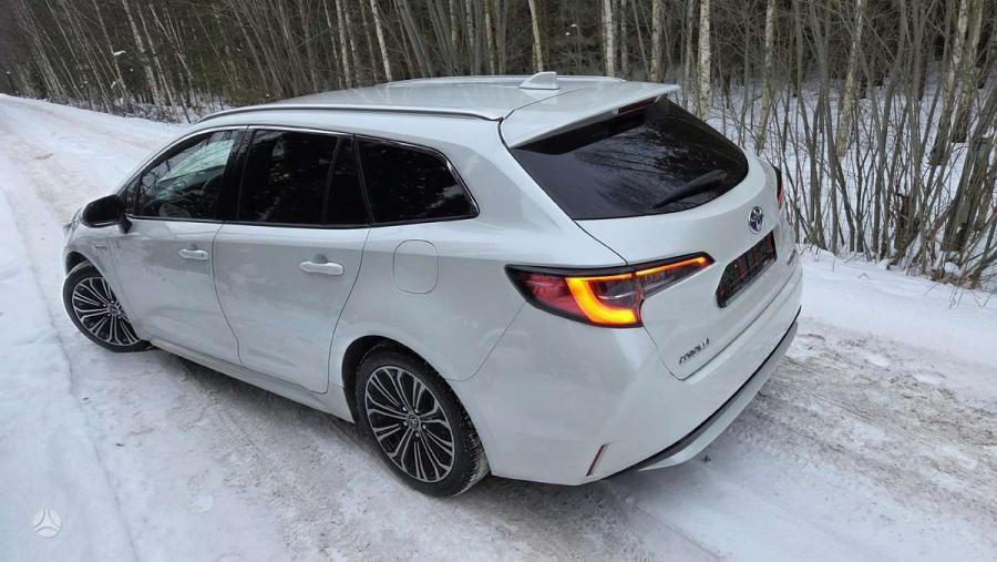 Balts Toyota Corolla 2019 Panevēža, ar dzinēja tilpumu 1.80 L un nobraukumu 146 tūkst. km par 14900 €, foto 2 vietnē AUTOMOTO.COM.LV