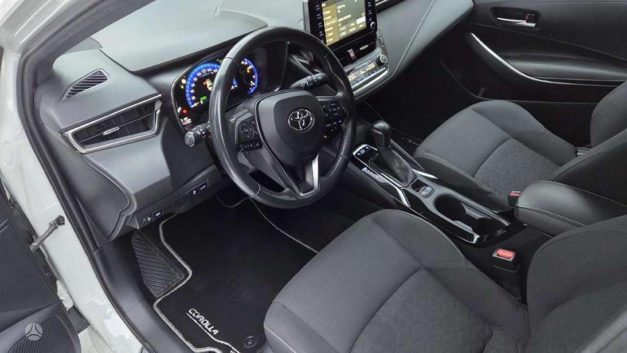 Balts Toyota Corolla 2019 Panevēža, ar dzinēja tilpumu 1.80 L un nobraukumu 146 tūkst. km par 14900 €, foto 4 vietnē AUTOMOTO.COM.LV