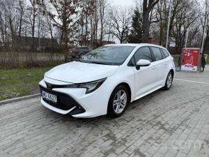 White Toyota Corolla 2019 in Riga, with an engine capacity of 1.20 L and mileage of 78 thousand km for 13800 €, photo  on AUTOMOTO.COM.LV