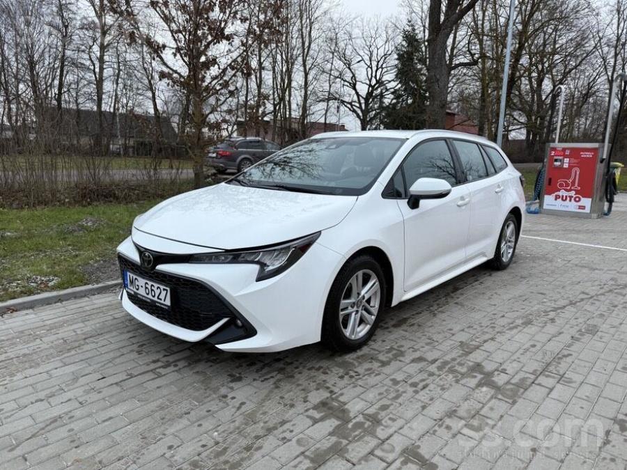 White Toyota Corolla 2019 in Riga, with an engine capacity of 1.20 L and mileage of 78 thousand km for 13800 €, photo 1 on AUTOMOTO.COM.LV