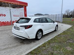 White Toyota Corolla 2019 in Riga, with an engine capacity of 1.20 L and mileage of 78 thousand km for 13800 €, photo 3 on AUTOMOTO.COM.LV