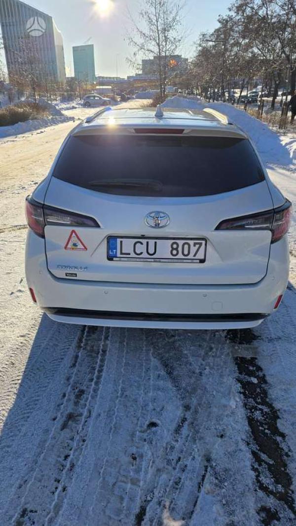 Balts Toyota Corolla 2019 Viļņa, ar dzinēja tilpumu 1.20 L un nobraukumu 99 tūkst. km par 13900 €, foto 3 vietnē AUTOMOTO.COM.LV
