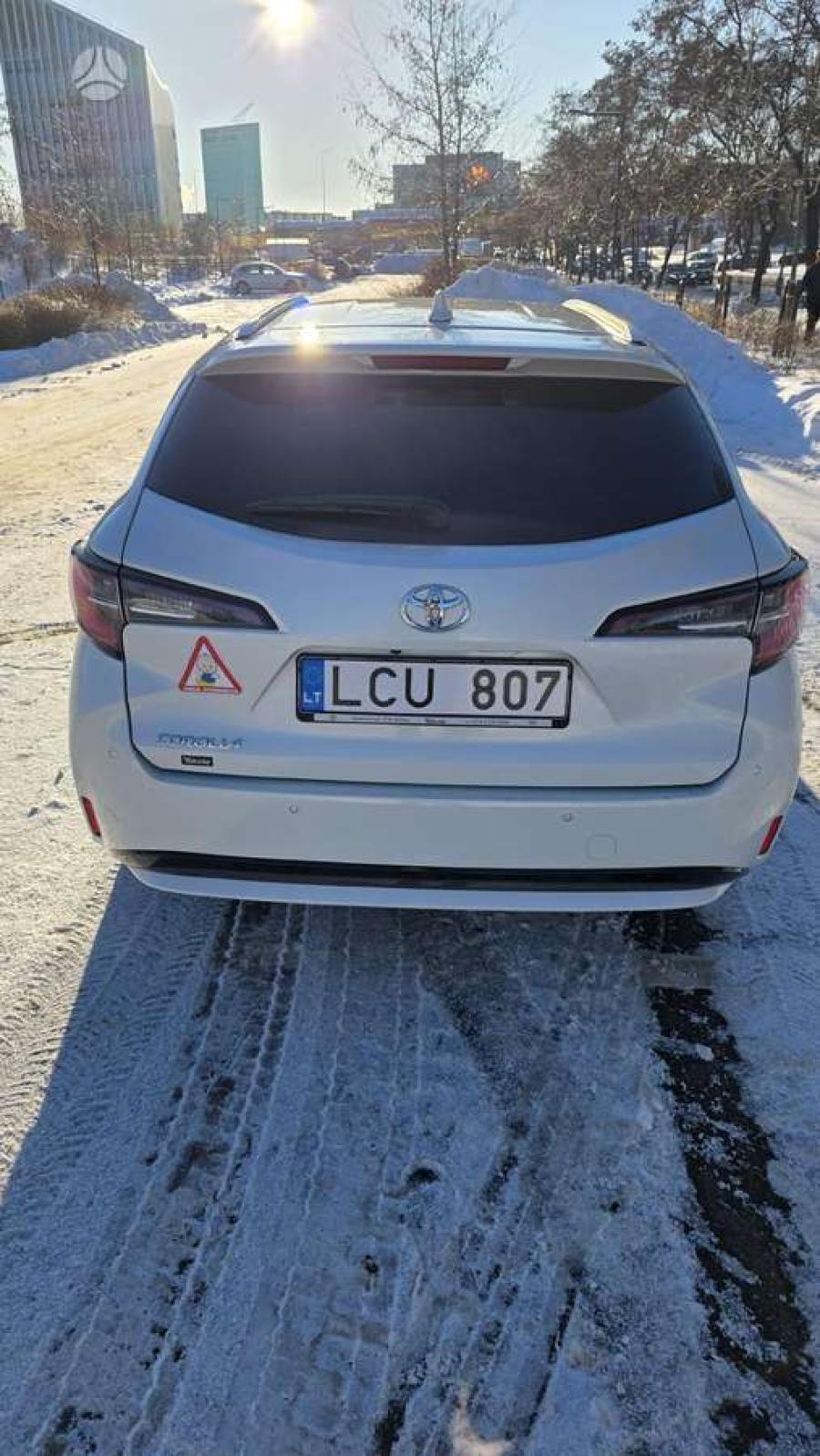 Balts Toyota Corolla 2019 Viļņa, ar dzinēja tilpumu 1.20 L un nobraukumu 99 tūkst. km par 13900 €, foto 3 vietnē AUTOMOTO.COM.LV