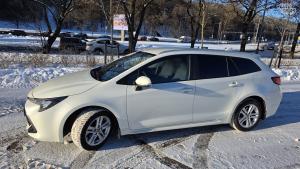White Toyota Corolla 2019 in Vilnius, with an engine capacity of 1.20 L and mileage of 99 thousand km for 13900 €, photo  on AUTOMOTO.COM.LV