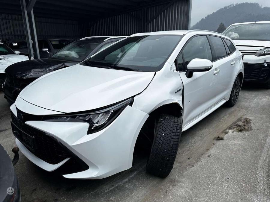 Balts Toyota Corolla 2019 Marijampole, ar dzinēja tilpumu 1.80 L un nobraukumu 117 tūkst. km par 11750 €, foto 2 vietnē AUTOMOTO.COM.LV