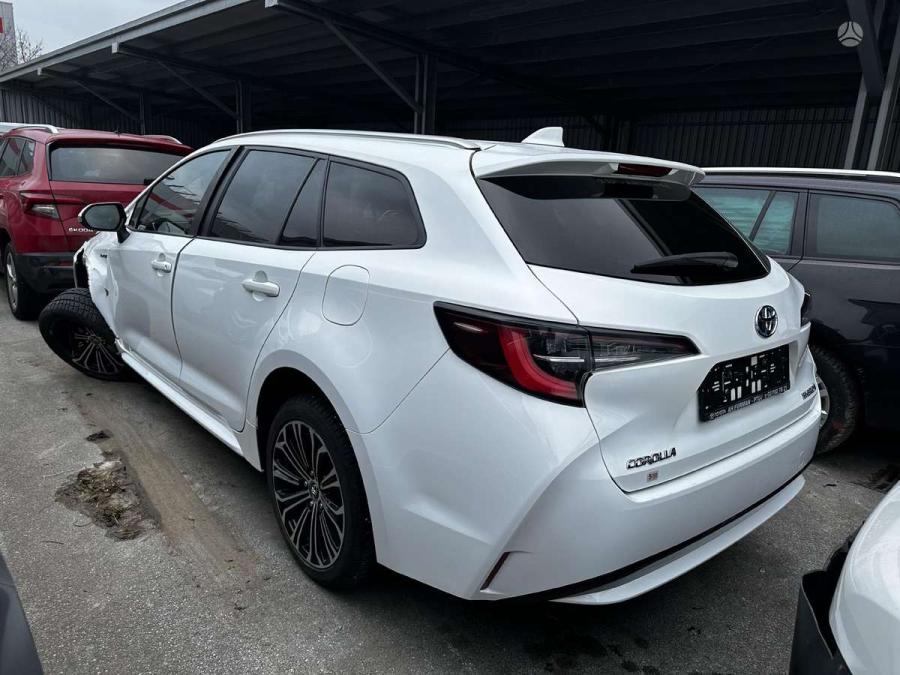 Balts Toyota Corolla 2019 Marijampole, ar dzinēja tilpumu 1.80 L un nobraukumu 117 tūkst. km par 11750 €, foto 3 vietnē AUTOMOTO.COM.LV