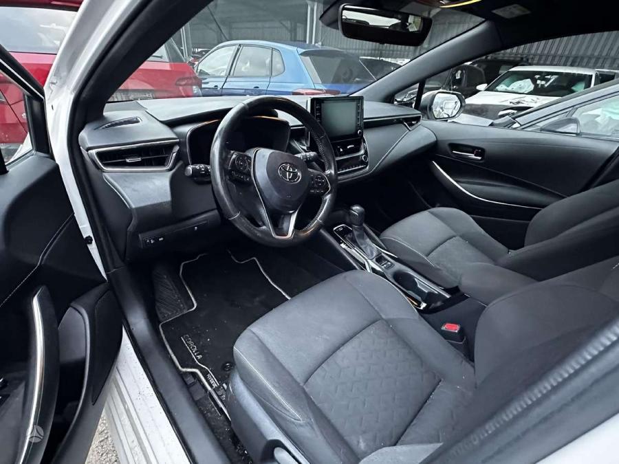 Balts Toyota Corolla 2019 Marijampole, ar dzinēja tilpumu 1.80 L un nobraukumu 117 tūkst. km par 11750 €, foto 7 vietnē AUTOMOTO.COM.LV