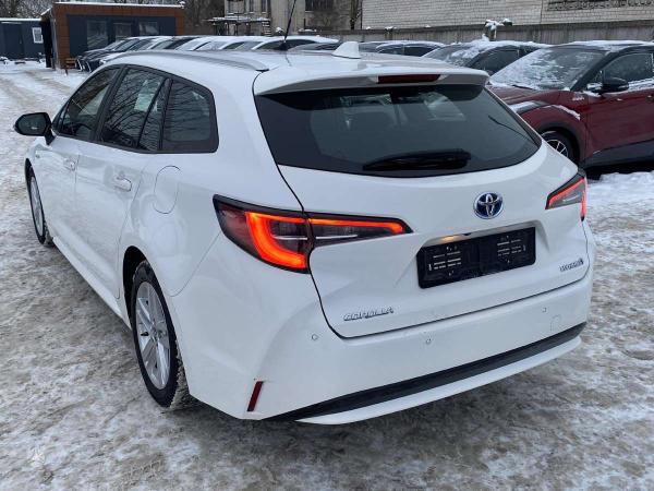 White Toyota Corolla 2019 in Vilnius, with an engine capacity of 1.80 L and mileage of 182 thousand km for 12700 €, photo 9 on AUTOMOTO.COM.LV