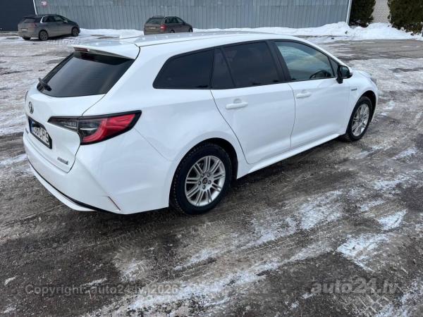 Balts Toyota Corolla 2019 Tallina, ar dzinēja tilpumu 1.80 L un nobraukumu 177 tūkst. km par 13390 €, foto 2 vietnē AUTOMOTO.COM.LV