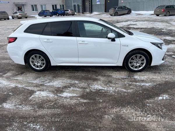 Balts Toyota Corolla 2019 Tallina, ar dzinēja tilpumu 1.80 L un nobraukumu 177 tūkst. km par 13390 €, foto 5 vietnē AUTOMOTO.COM.LV