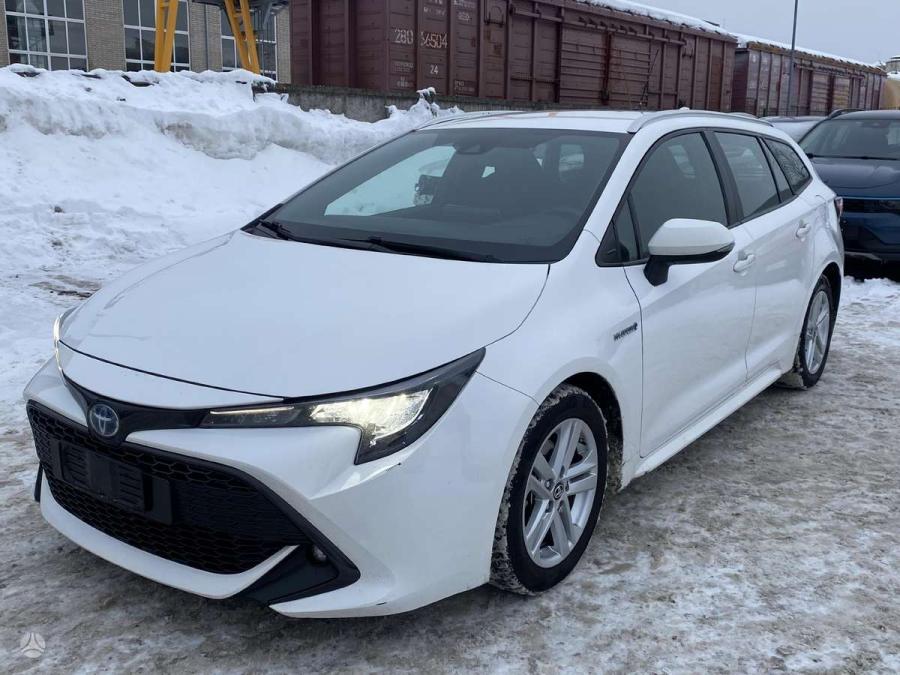 White Toyota Corolla 2019 in Vilnius, with an engine capacity of 1.80 L and mileage of 182 thousand km for 11900 €, photo 4 on AUTOMOTO.COM.LV