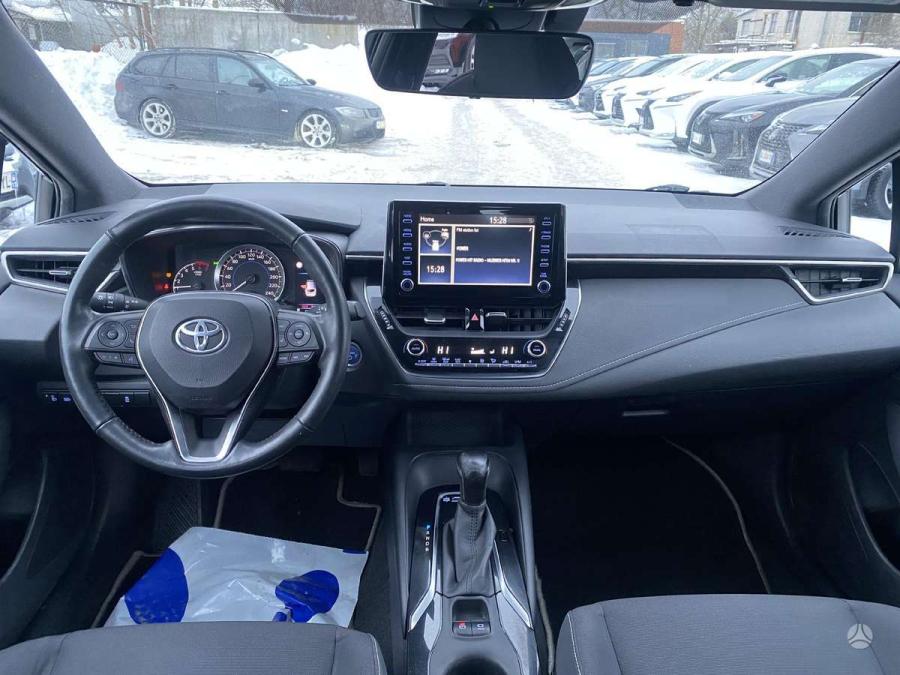 White Toyota Corolla 2019 in Vilnius, with an engine capacity of 1.80 L and mileage of 182 thousand km for 11900 €, photo 13 on AUTOMOTO.COM.LV