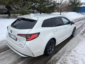 White Toyota Corolla 2019 in Kaunas, with an engine capacity of 1.80 L and mileage of 280 thousand km for 13500 €, photo 3 on AUTOMOTO.COM.LV