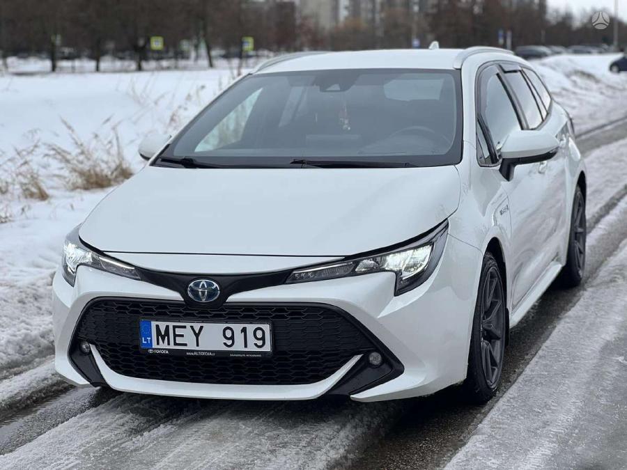 White Toyota Corolla 2019 in Kaunas, with an engine capacity of 1.80 L and mileage of 280 thousand km for 13500 €, photo 7 on AUTOMOTO.COM.LV