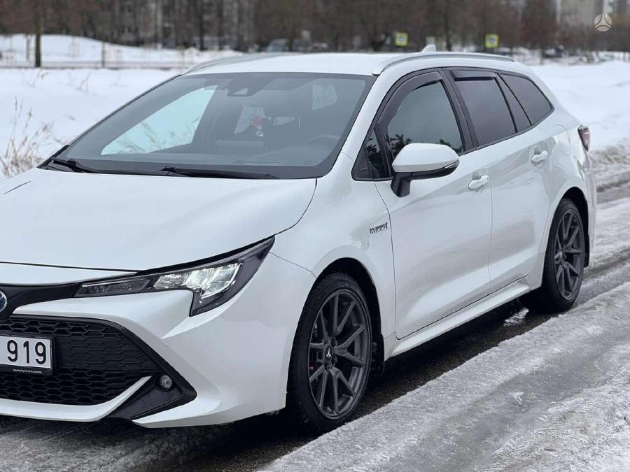White Toyota Corolla 2019 in Kaunas, with an engine capacity of 1.80 L and mileage of 280 thousand km for 13500 €, photo 8 on AUTOMOTO.COM.LV