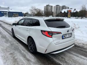White Toyota Corolla 2019 in Kaunas, with an engine capacity of 1.80 L and mileage of 280 thousand km for 13500 €, photo 10 on AUTOMOTO.COM.LV