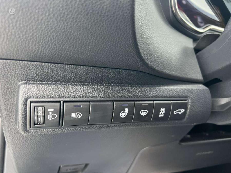 White Toyota Corolla 2019 in Kaunas, with an engine capacity of 1.80 L and mileage of 280 thousand km for 13500 €, photo 15 on AUTOMOTO.COM.LV