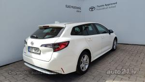 White Toyota Corolla 2019 in Tallinn, with an engine capacity of 1.20 L and mileage of 93 thousand km for 15495 €, photo 3 on AUTOMOTO.COM.LV
