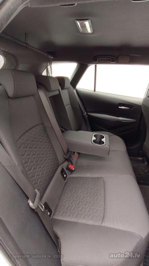White Toyota Corolla 2019 in Tallinn, with an engine capacity of 1.20 L and mileage of 93 thousand km for 15495 €, photo 8 on AUTOMOTO.COM.LV