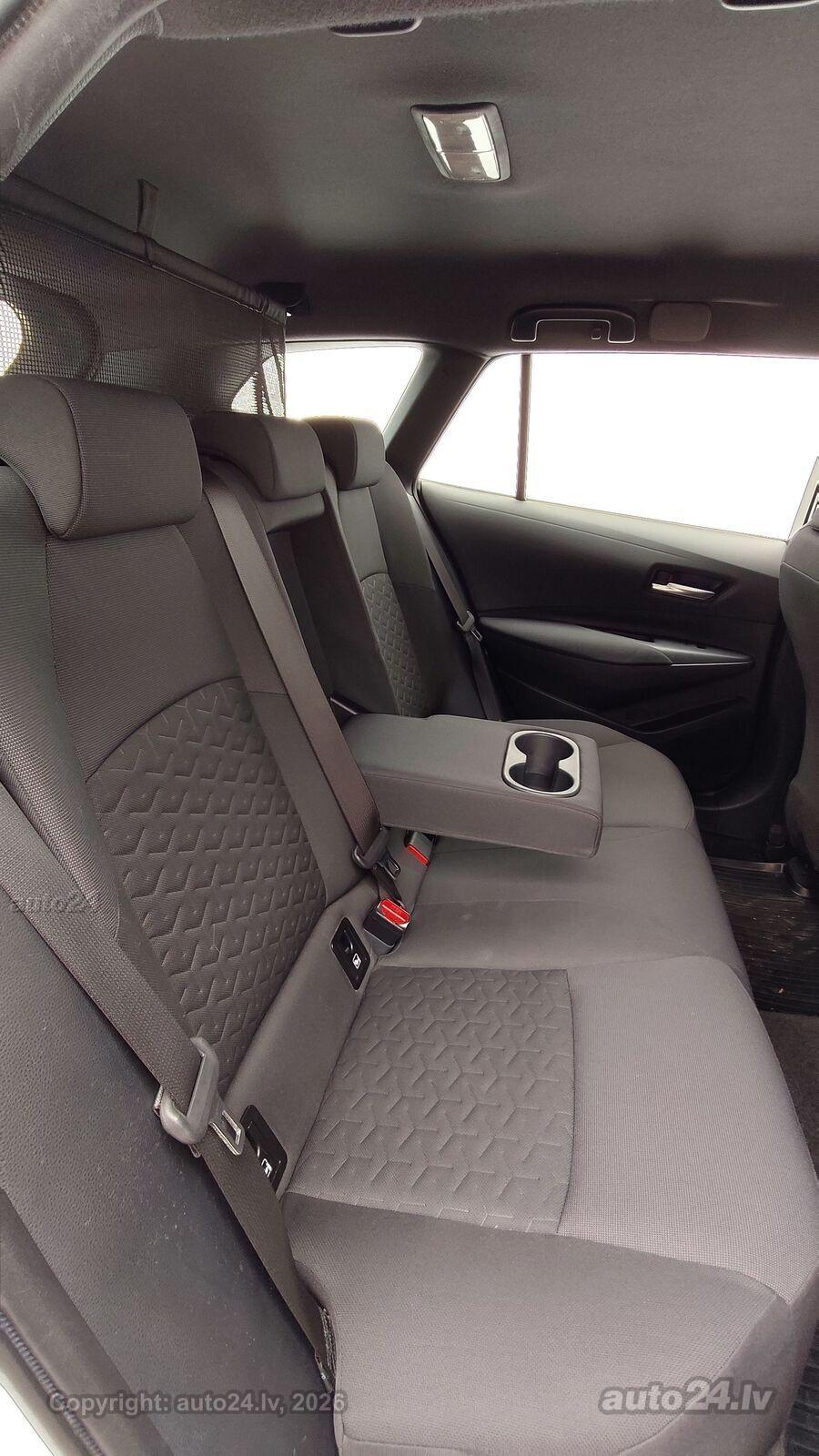 White Toyota Corolla 2019 in Tallinn, with an engine capacity of 1.20 L and mileage of 93 thousand km for 15495 €, photo 8 on AUTOMOTO.COM.LV