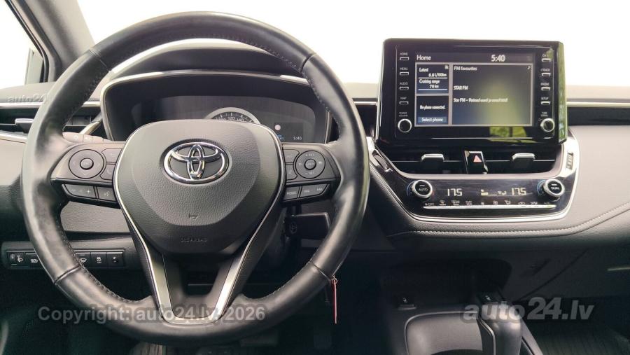 White Toyota Corolla 2019 in Tallinn, with an engine capacity of 1.20 L and mileage of 93 thousand km for 15495 €, photo 10 on AUTOMOTO.COM.LV